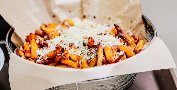 Pommes frites i airfryer - Frosne kartofler til sprøde pomfritter